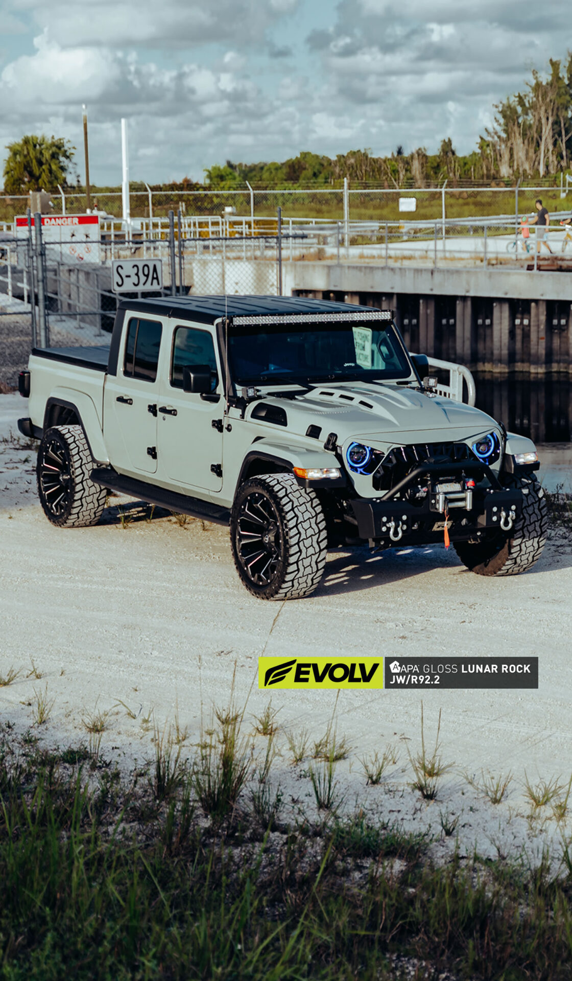 Gloss Lunar Rock | EVOLV