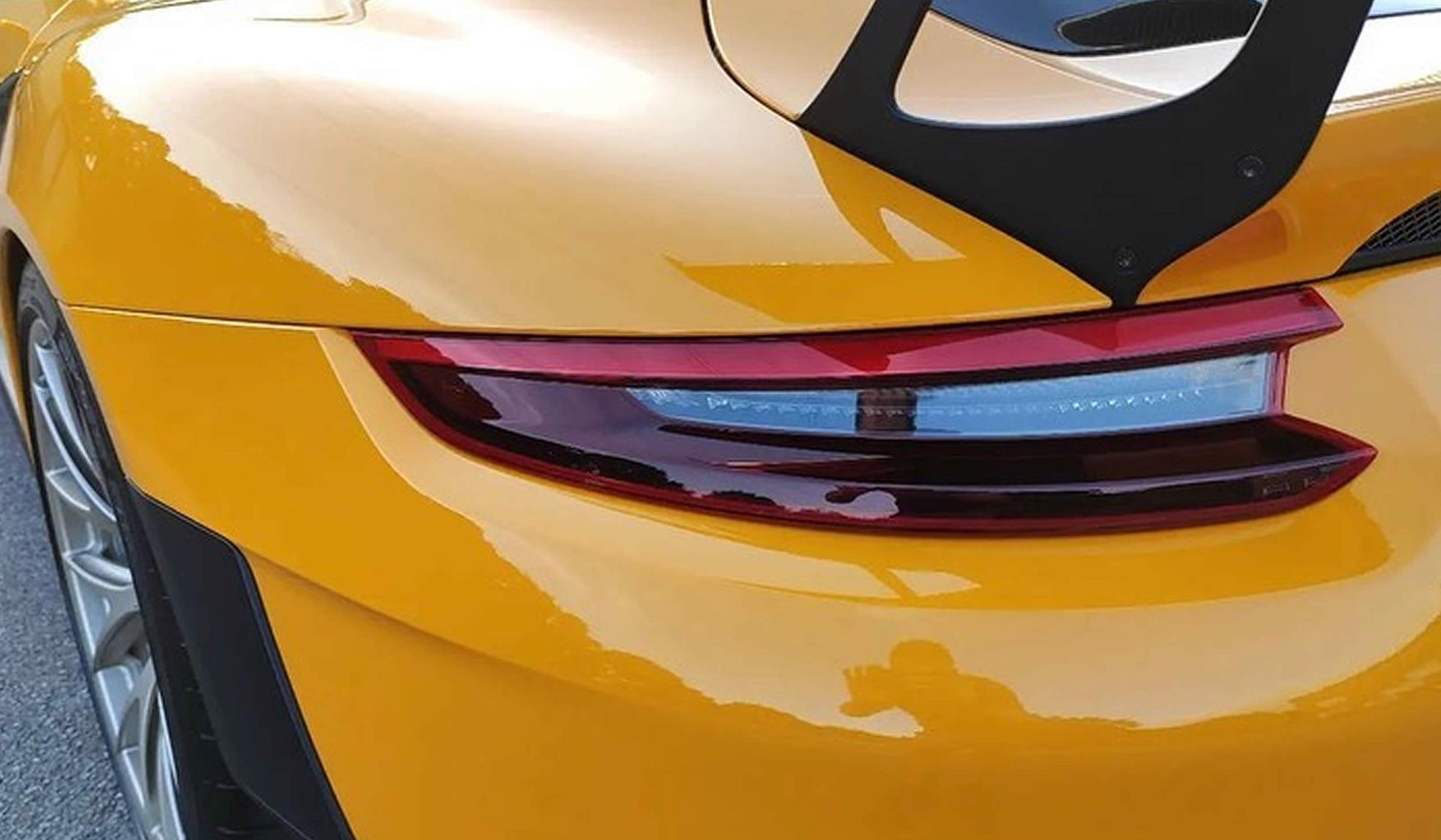 Gloss Signal Yellow | EVOLV